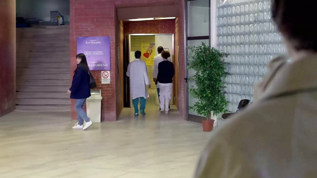 Un posto al sole, l'ironia dei fan: 'Tutti scappano, ma Rossella torna ...