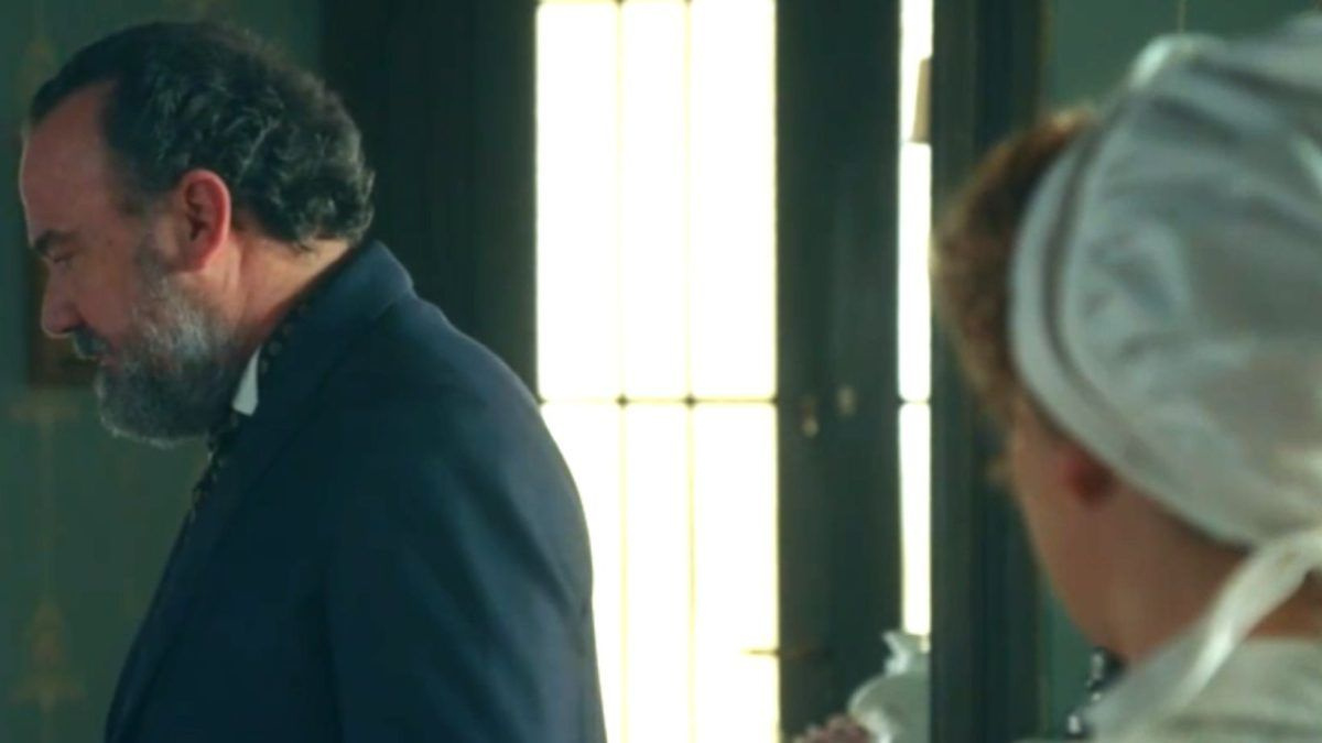 La Promessa, trame spagnole: Alonso decide di licenziare Jana ma Cruz lo ferma