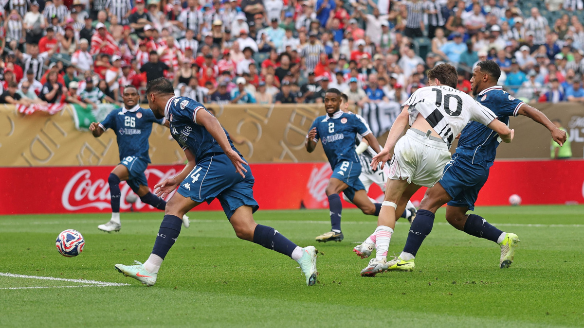 Juve, Ziliani punge: 'Due vittorie al mondiale contro rivali ridicole'