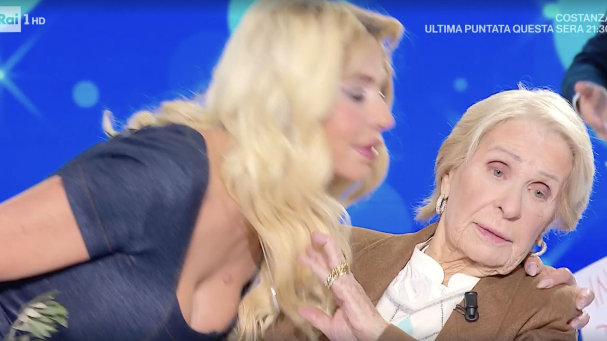 Valeria Marini e la madre si riappacificano a ‘Domenica In’: pace fatta ...