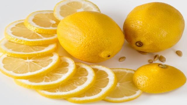 Limone: ecco perché fa bene mangiarlo