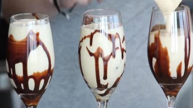 Simple mudslide recipe with variations